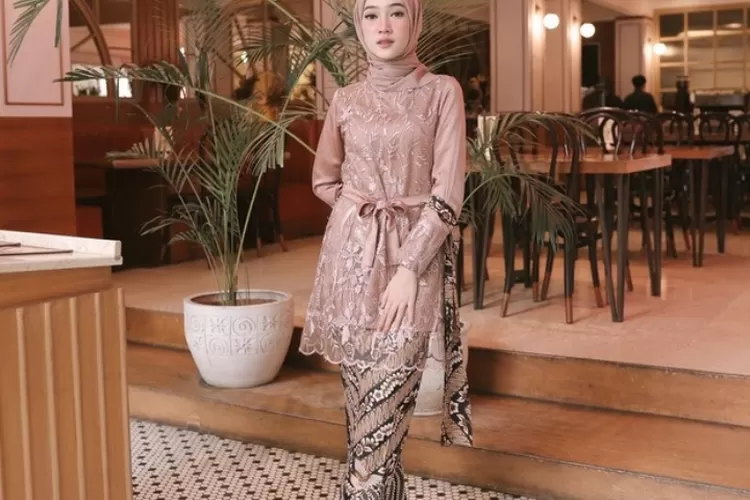 Warna Nude: Pilihan Elegan yang Selalu Tepat – TERAKURAT